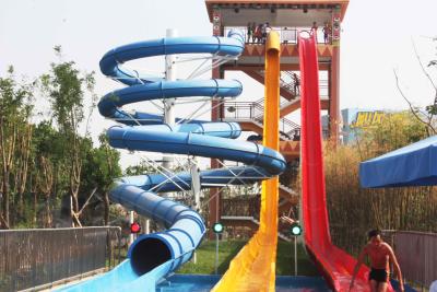 China Equipo colorido del parque de la aguamarina, toboganes acuáticos de encargo con el marco de acero galvanizado de carbono en venta