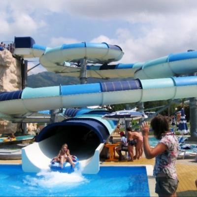 China Toboganes acuáticos galvanizados de la fibra de vidrio del tubo del acero de carbono para el parque del agua de la diversión en venta