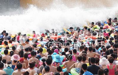 China Customized Pneumatic Wave Generation For Wave Pool With 5000 SQM for sale