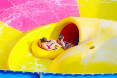 China Super Bowl Slide Aqua Park Equipment with Stainless Steel Screws FRP Material for 720 Riders Per Hour for sale