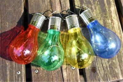 Cina lampadine leggiadramente all'aperto alimentate solari delle luci 5W RGB di messa a terra di 15cm LED in vendita