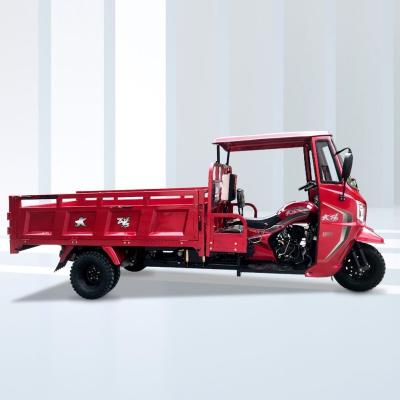 China 300cc Semi-cabine vracht driewieler met gesloten carrosserie type en hydraulisch hefsysteem Te koop