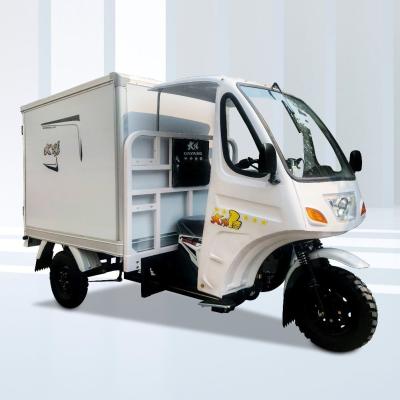 China Triciclo de cabina de 300 cc refrigerado a água com caixa de carga fechada para transporte de alimentos frescos à venda