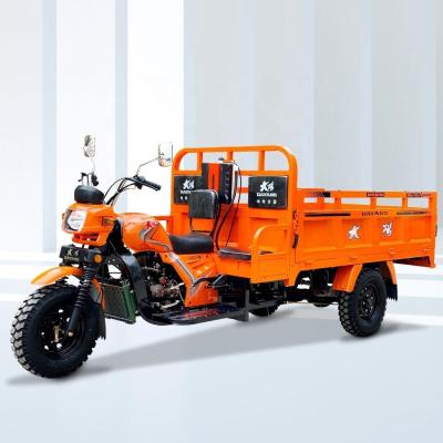 China Blauwe motorfiets vracht driewieler met voorste schijf Achterste trommeldromme en 5.0-12 banden Te koop