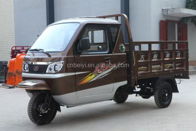China 250cc Três rodas de cabine fechada Motocicleta de carga pesada com peso de 600kg à venda