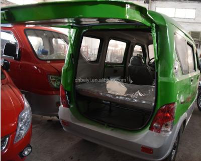 China Warm driewieler passagiers driewieler tuk tuk met 380 kg laadvermogen en brandstoftank 13L Te koop