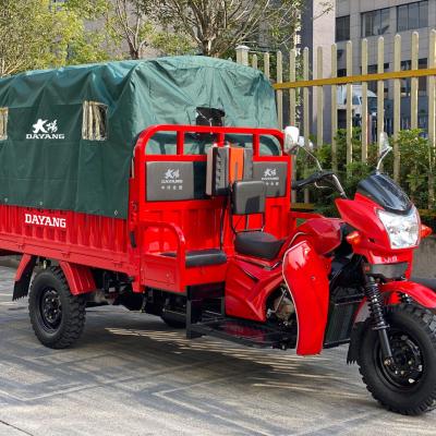 中国 150ccRWD フロントディスクとバックドラムブレーキシステムを持つ三輪貨物バイク 販売のため