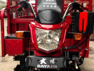 Cina Perù Mercato DAYANG triciclo con potente motore da 200cc/250cc/300cc e tipo a tre ruote in vendita