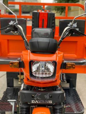 Cina 200cc Zongshen Lifan Loncin Motor Gas Tricycle con sistema di freno a tamburo anteriore e posteriore in vendita