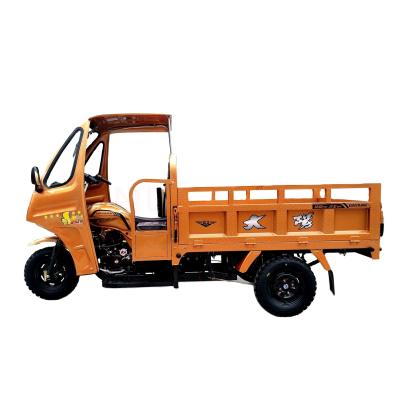 China Waterkoelende motor 250cc halfcabine gemotoriseerde vracht driewieler voor uw bedrijf Te koop