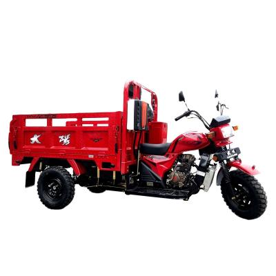 China 2021 Semi-cabine 300cc gemotoriseerde vracht driewieler met voorste hydraulische veer schokdemper Te koop