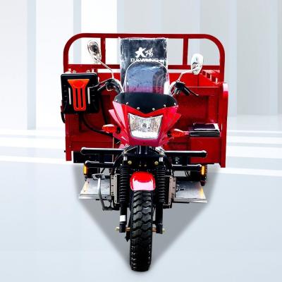 Cina DAYANG 200CC Lifan CCC Origine Red Heavy Loading Truck Triciclo con motore a super freddo in vendita