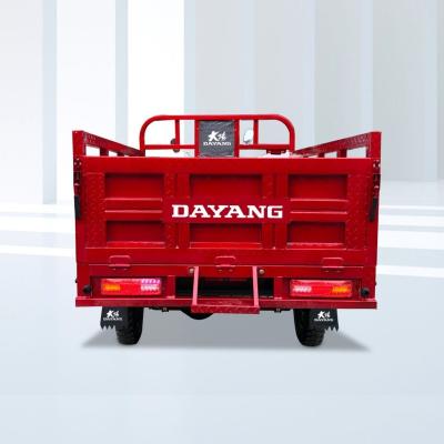 Cina DAYANG 200CC Lifan CCC Origine Red Heavy Loading Truck Triciclo con motore a super freddo in vendita