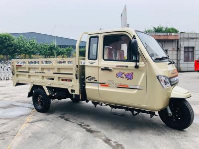Cina Triciclo da trasporto merci di tipo heavy 800cc tuk tuk con cabina chiusa e capacità di 10 litri in vendita