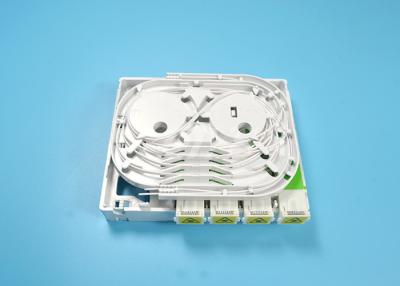 中国 FTTH - 019 4 SCシャッター アダプターが付いている港FTTHの繊維光学の端子箱 販売のため