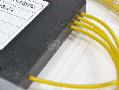 中国 単モード コネクタ付の光ファイバーのディバイダーLC/UPC 1x4 PLCの平面の光波回路 販売のため