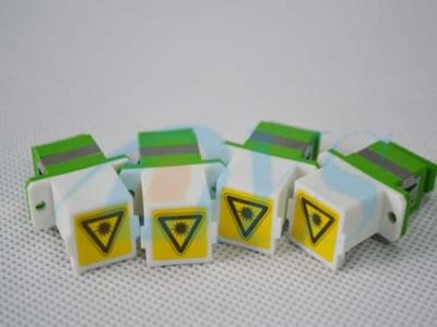 中国 低い挿入損失 SC/APC シャッター カセット繊維光学のアダプター 販売のため