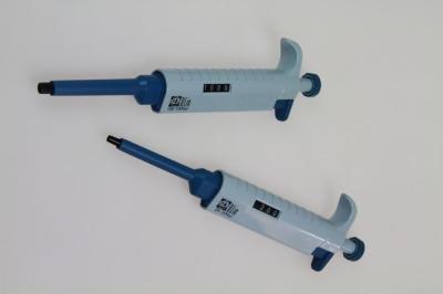 China Pipetter 1000-5000ul, volume adjustable, autoclavable pipette, for sale