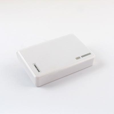 Cina 5000MAH LOGO personalizzato Power Bank mobile in plastica con cavo in vendita
