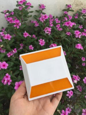 China Good quality Plastic road stud with PMMA reflector for pavement marker for sale