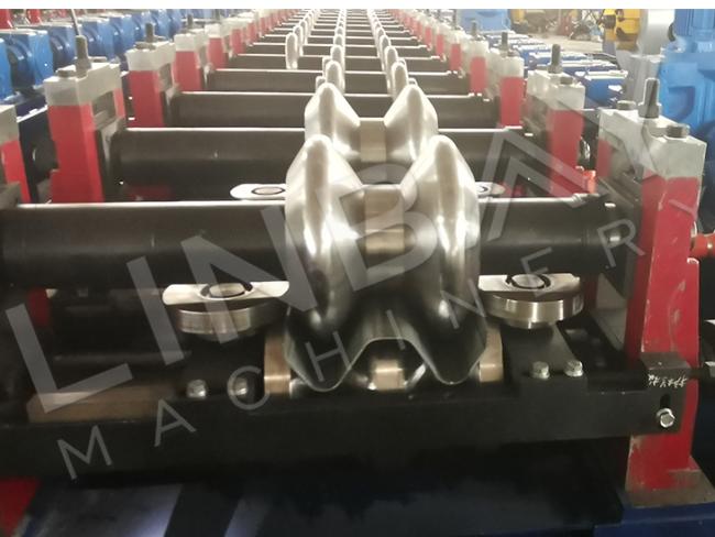 Gearbox Drive Cast Iron Structure W-Beam And Thrie-Beam Highway Guardrail Roll Forming Machine