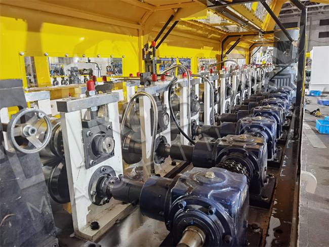 Cast Iron Structure Chain DriveRolling Shutter Door Roll Forming Machine With Hydraulic Cut