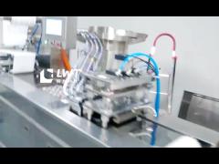 How does the stretch film vacuum packaging machine pack?