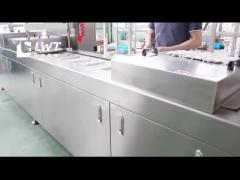 vacuümverpakkingsmachine met een droogmiddel voor rekfilm