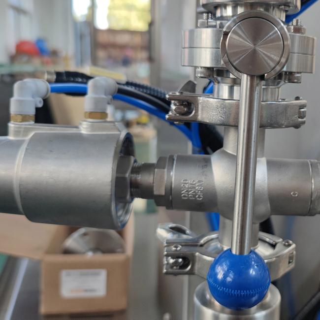 Npack Automatic Servo Motor Piston Hot Sauce Bottle Liquid Filling Machine with Mixer