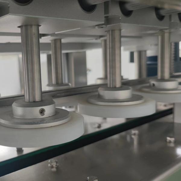 High Speed Automatic Shampoo Capper Pump Cap Capping Machine voor plastic flessen