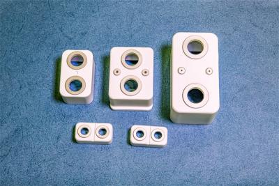 中国 White Metallized Alumina Based Ceramics Brazing With Metal For EV DC Contactor 販売のため