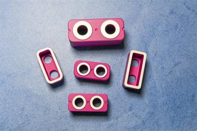 中国 Red Custom Metallized High Alumina Ceramic Relay Brazed With Metal Ceramic Composite 販売のため