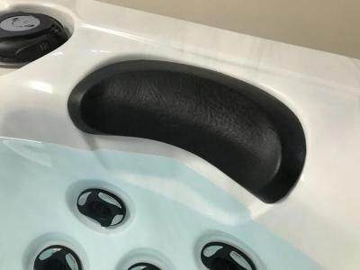 Cina Cuscino per vasca a forma di V in EVA impermeabile per spa, per il relax, accessorio da bagno adatto per esterni per tutte le spa e vasche idromassaggio in vendita