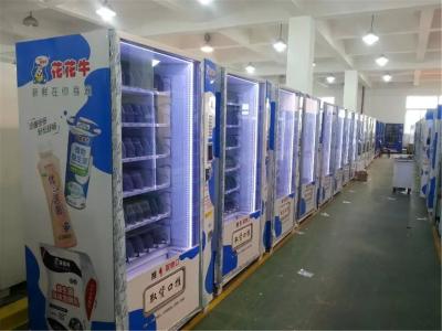 Cina Venditori automatici del distributore automatico del latte di grande capacità da paga di debito & della carta di credito/moneta in vendita