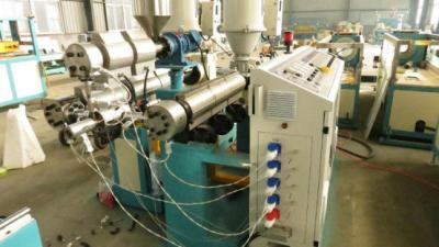 中国 HDPE PPは機械放出ラインを作る壁の波形の管を倍増する 販売のため