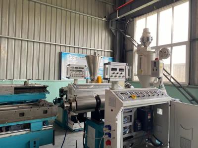 Cina La linea ondulata a parete semplice elettrica cavo di plastica dell'estrusione del tubo del PE pp protegge in vendita
