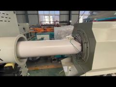 La linea di plastica SpA automatico dell'estrusione del tubo del PVC di drenaggio del rifornimento idrico ha controllato