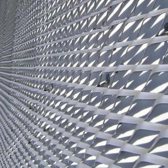 Cina Sicurezza galvanizzata Mesh Screen del metallo ampliata larghezza decorativa di 2.5m in vendita