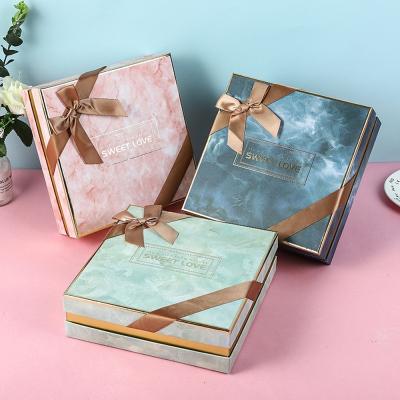 Cina Tre colori quadrano la scatola rigida che imballa per il regalo di sorpresa con la spalla in vendita