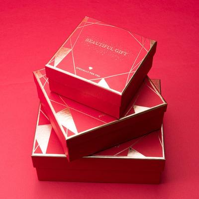 China Bruidsmeisje die van het Handcrafted het Harde Karton Rode Giftdozen met Deksels verpakken Te koop