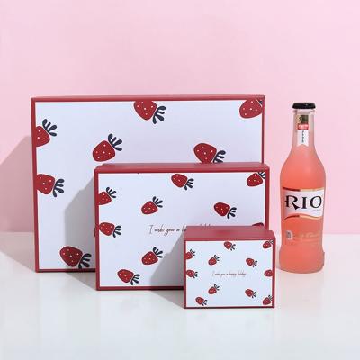 China Empacotamento luxuoso da caixa de presente do batom do dia de Valentim do teste padrão da morango à venda