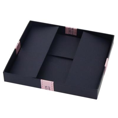 Cina Contenitore di regalo di carta rigido pieghevole dei blu navy 24*20*10cm con la decorazione del nastro in vendita