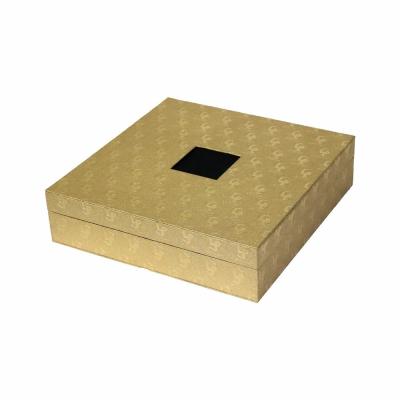China Gold-Debossed-Papppapier-Kasten-Quadrat mit Satin-Schaum-Behälter zu verkaufen