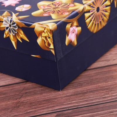 Cina L'imballaggio cosmetico su ordinazione dei blu navy inscatola 20*20*10cm con la carta della rafia in vendita