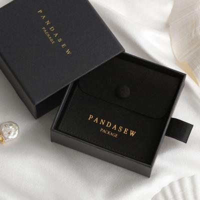 Cina Ha annunciato Logo Cardboard Jewelry Packaging Box con il sacchetto di Microfiber in vendita