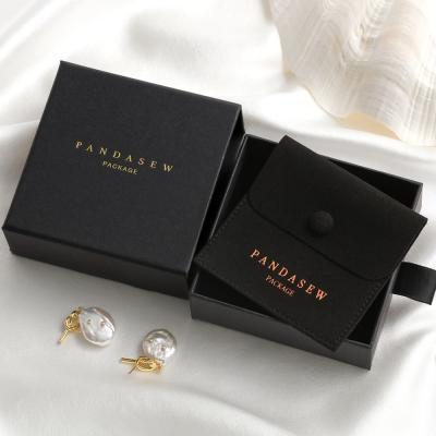 Cina Ha annunciato Logo Cardboard Jewelry Packaging Box con il sacchetto di Microfiber in vendita