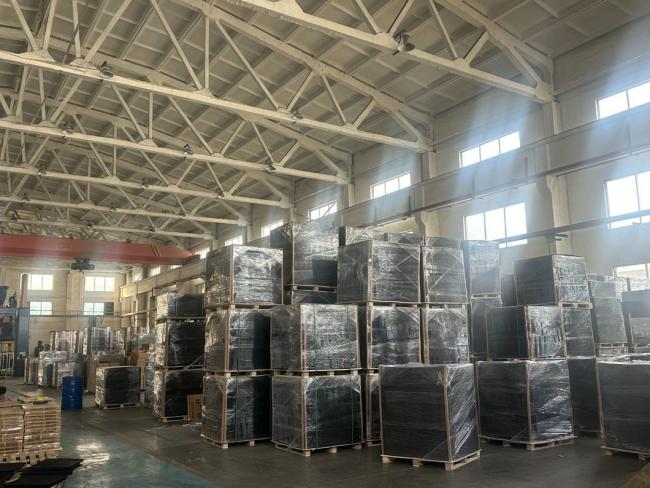 Shock Absorbing and Anti-Slip Interlock Rubber Floor Tiles Made with Recycled Rubber Crumbs