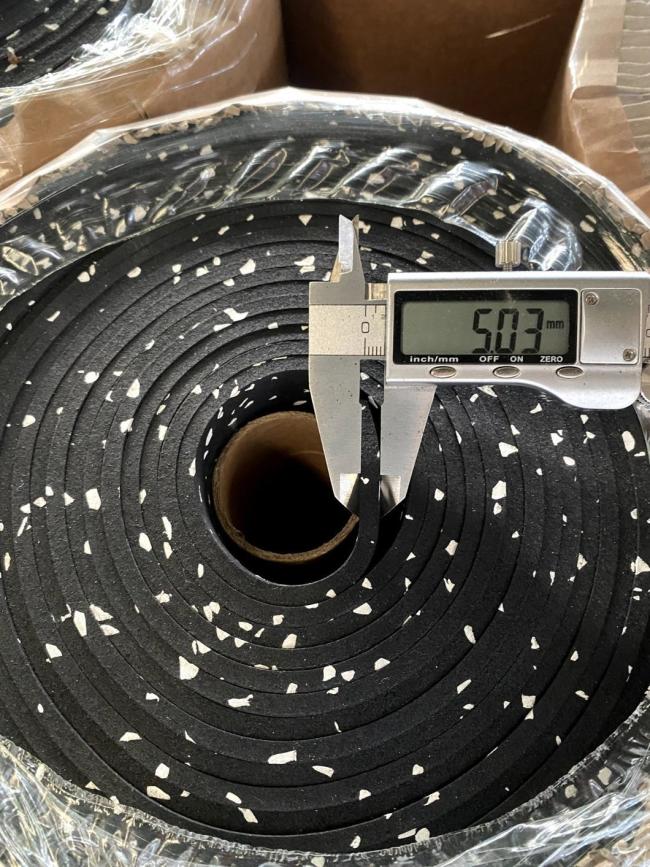 Length Custom-Cut Rubber Flooring Rollers for Indoor and Outdoor Use