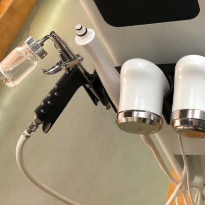 Cina 2MHz la hydra multifunzionale Dermabrasion lavora la stazione termale a macchina di cura di pelle di Aqua Peel Facial dell'ossigeno in vendita
