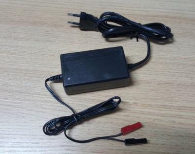China carregador de bateria 13.8-14.6V/1.0A para a bateria de 12V SLA à venda